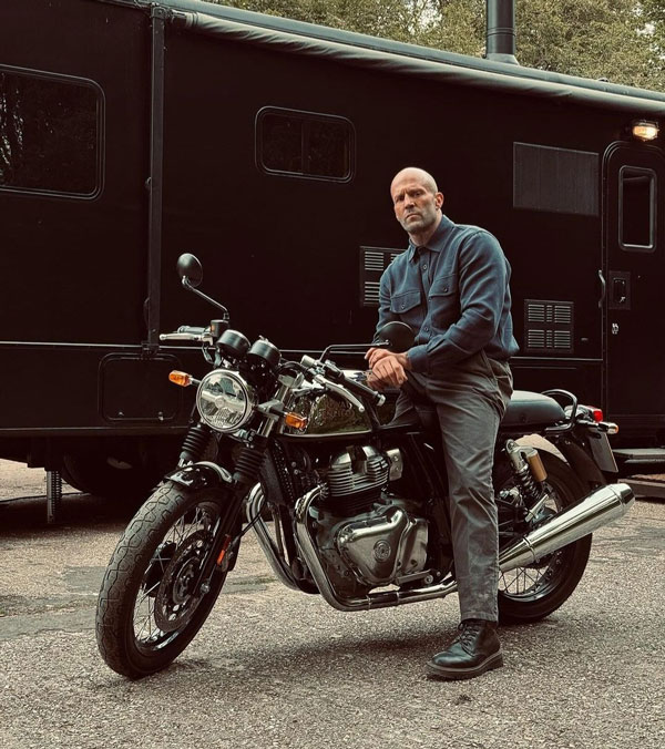 Actor Jason Statham Posing With Royal Enfield Bike: சென்னையில் உருவாக்கப்பட்ட பைக் பிரபல ...