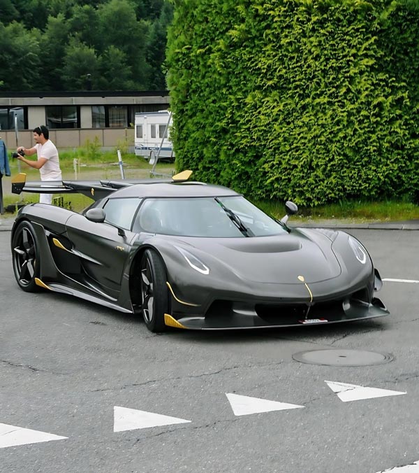 Koenigsegg Jesko Hypercar Caught Fire: லட்சத்தில் ஒருத்தருக்கு தான் ...