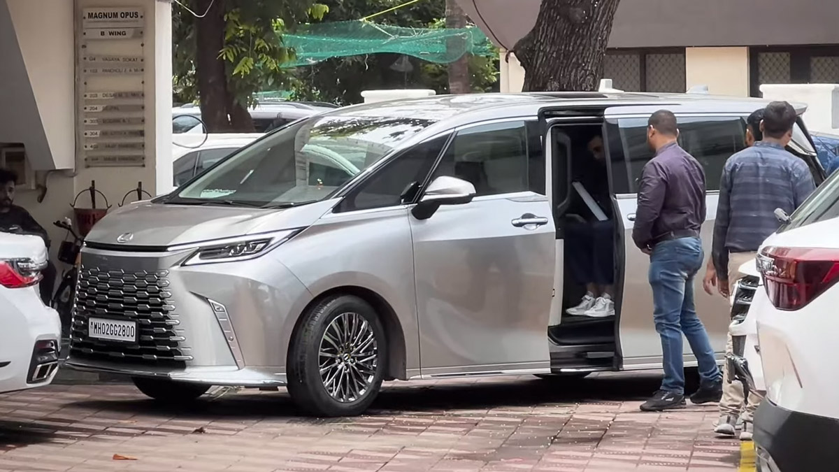 Ranbir Kapoor Spotted In Lexus LM 350h: திடீர்னு வந்து நின்ன 3 கோடி ...