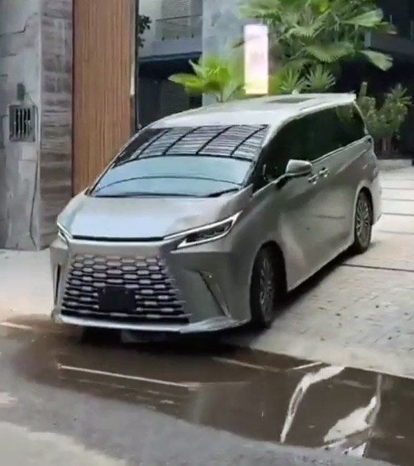 Vijay's New Lexus LM 350h.. இந்த காரோட விலை இவ்ளோ அதிகமா! - Tamil ...