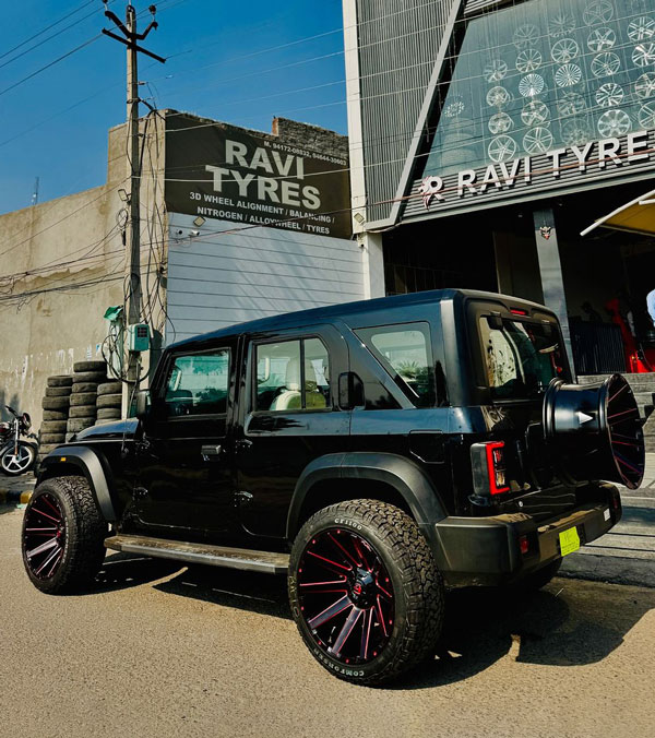 Mahindra Thar ROXX With 22-inch Wheels: இது எல்லாம் சொந்த காசில் ...