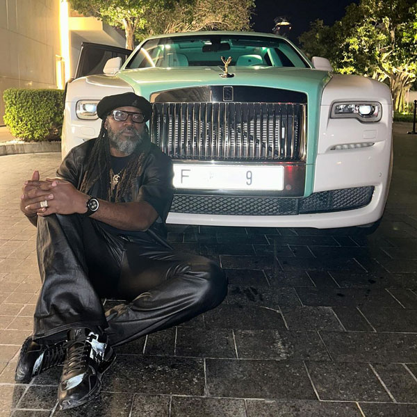 Chris Gayle Shows Off Rolls Royce With Expensive Plate: அசால்டா தரையில ...