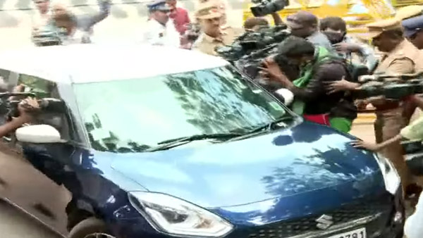 TVK President Vijay Spotted In Humble Maruti Suzuki Swift: யாருக்கும் ...