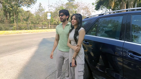 Eisha Singh-Avinash Mishra Spotted In Mercedes Benz GLE Luxury SUV: விஜய் வந்தா கூட போட்டோ ...