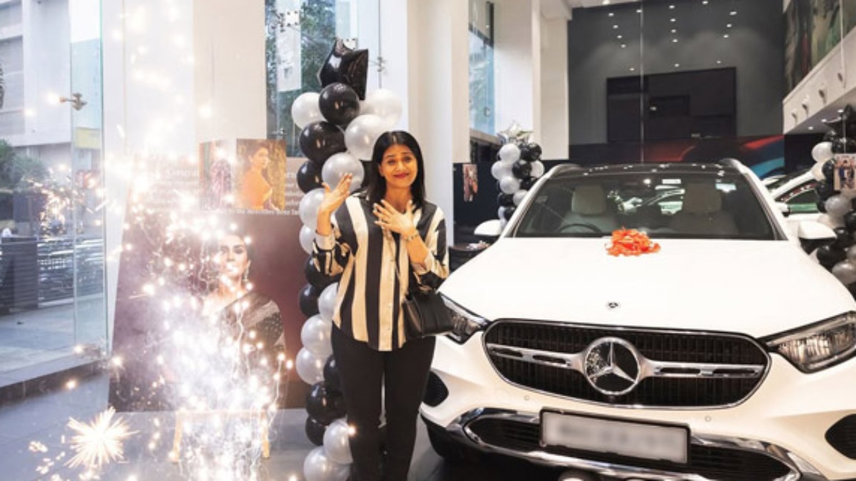 Sonali Kulkarni Buys Mercedes Benz GLC: 1994ல் ஒரே படம் மூலம் தமிழ்நாட்டை கலக்கிய நடிகையா இது ...