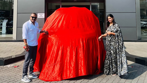 புதிய பொறுப்பு ஏற்ற கையோட கோடி ரூபாயில் கார் வாங்கிய பிரபலம்! மனைவி ...