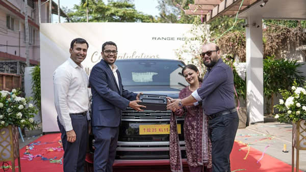 இவரது செல்வாக்கிற்கு வீட்டிற்கே வந்து காரை டெலிவிரி பண்ணி இருக்காங்க ...