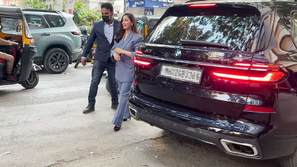 Yami Gautam Spotted In BMW X7 Luxury SUV: தமிழ்நாட்டை புரட்டி போட்ட விஜய் படத்துல முதலில் நடிக்க ...
