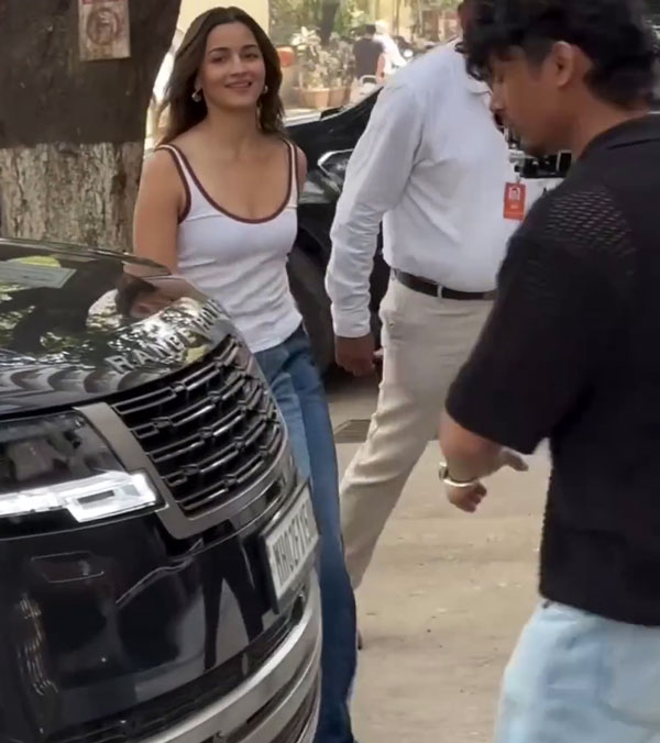 Alia Bhatt Range Rover - மேல டிரஸ் போட மறந்துட்டாங்களா? ரசிகர்களை ...