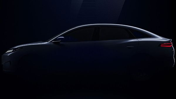 BYD E7 நடுத்தர அளவு செடான்: மிரட்டும் அம்சங்களுடன் மலிவு விலை மின்சார ...