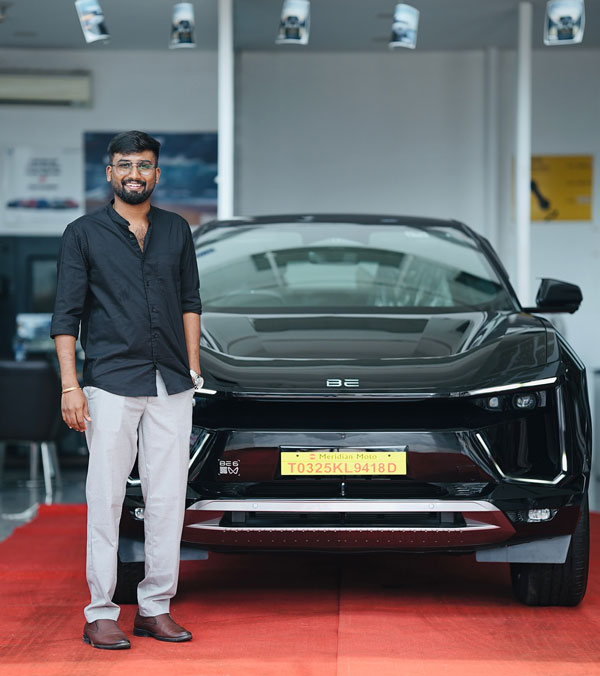 ஊர் முன் அம்மாவை பெருமைப்படுத்திய இளைஞர்! யாராக இருந்தாலும் காரை ஒரு ...