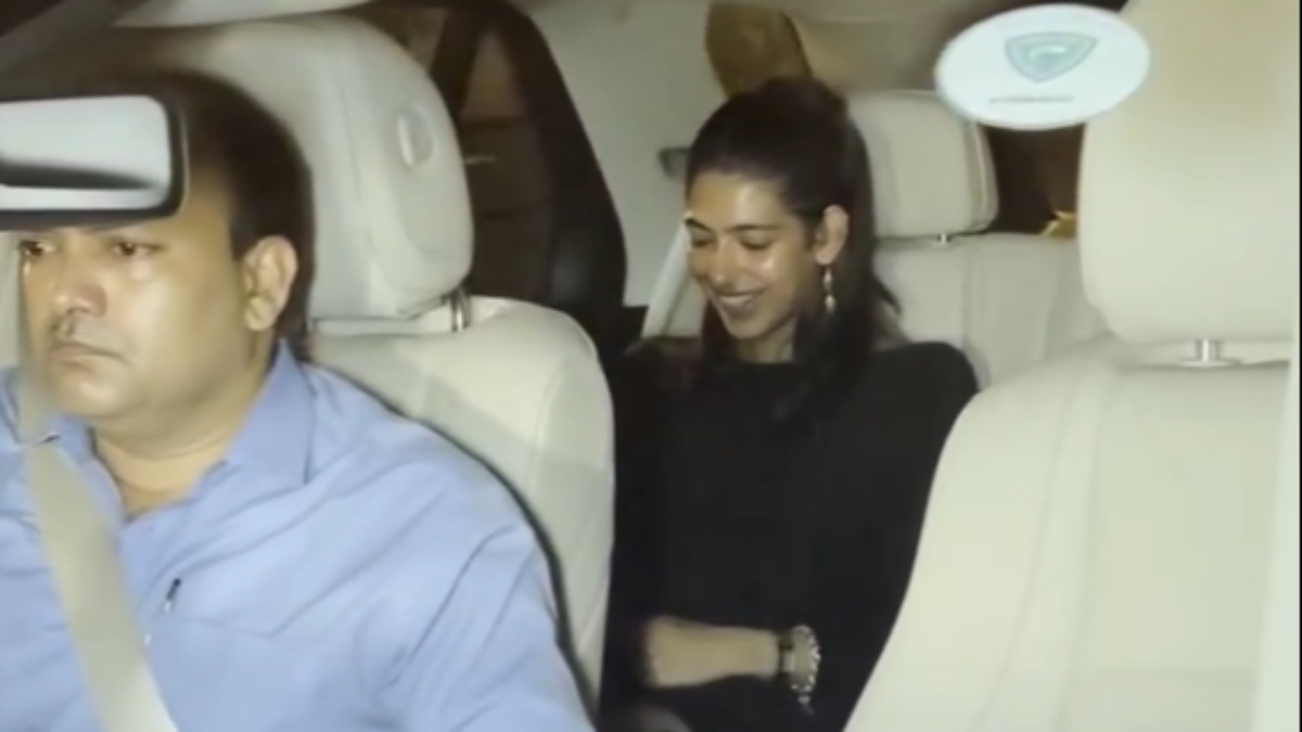 Karisma Kapoor's Daughter Samaira Spotted In Mercedes Benz GLE: 1990களில் கொடி கட்டி பறந்த ...