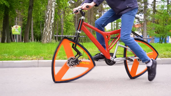 Triangle Wheel Cycle త్రిభుజాకార చక్రాలతో సైకిల్‌ను రూపొందించి ...
