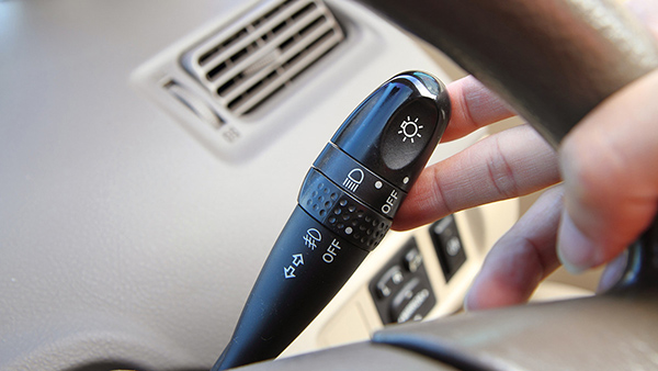 Car Indicators కారు ఇండికేటర్లను ఎలా ఎప్పుడు వినియోగించాలి - Telugu ...