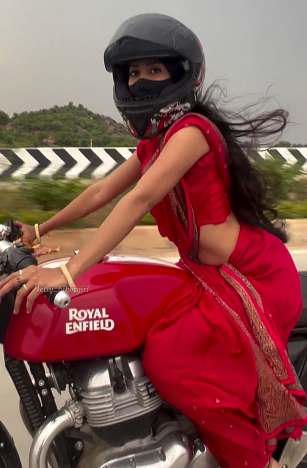 బైక్ రైడ్ చేస్తూ.. నెటిజన్ల మనసు దోచేస్తోంది - వీడియో చూస్తే మీకే ...