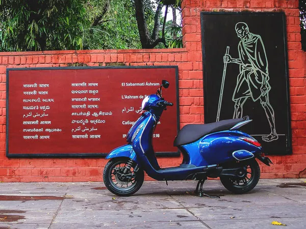 Bajaj Chetak Price, Mileage, Review, Specs, Features, Models - DriveSpark